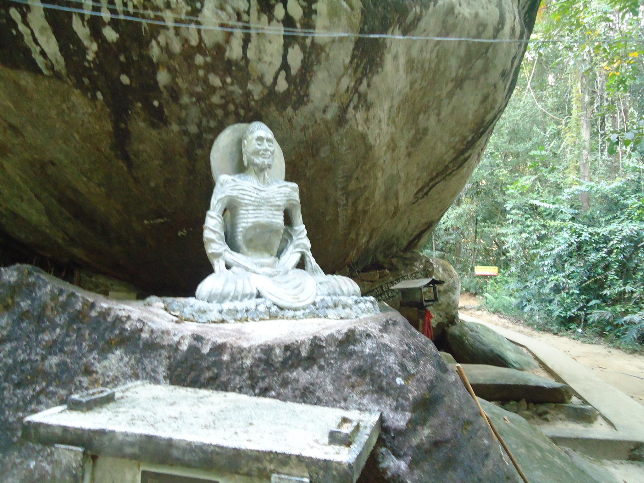 The journey to the Kalugala Monastery, full of spiritual beauty in Sri ...